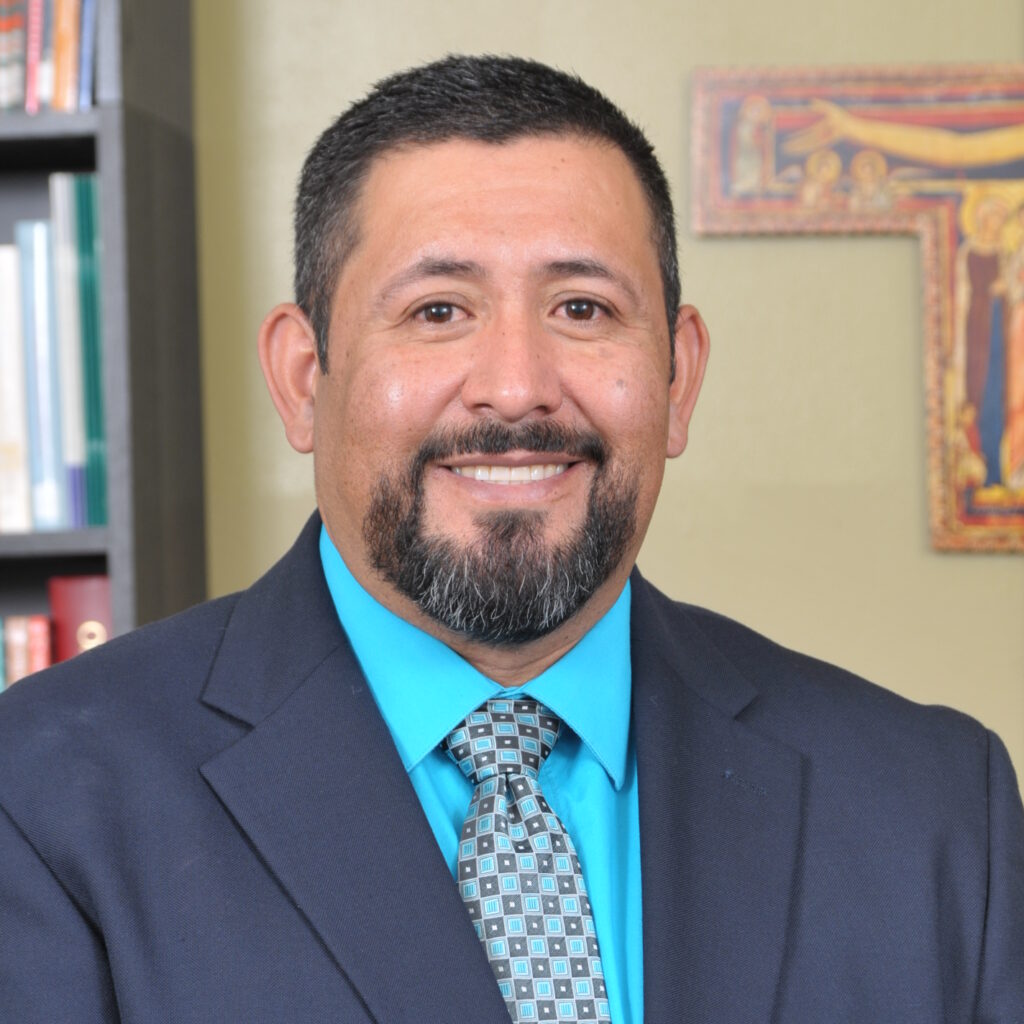 Movimientos y Apostolados | Evangelization and Family Life Ministries
